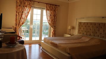 Quarto Deluxe, varanda, vista para a piscina | Wi-fi grátis