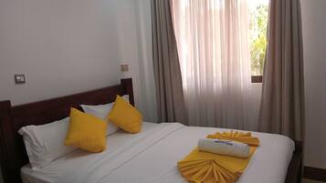 Secretária, secretária adequada para computadores portáteis