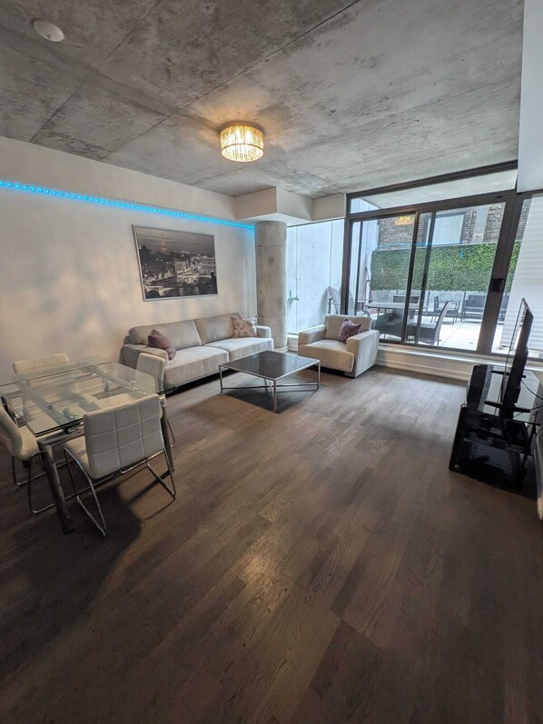 Monthly rent of 2-bedroom 2-washroom condo with 1 parking spot Reviews ...