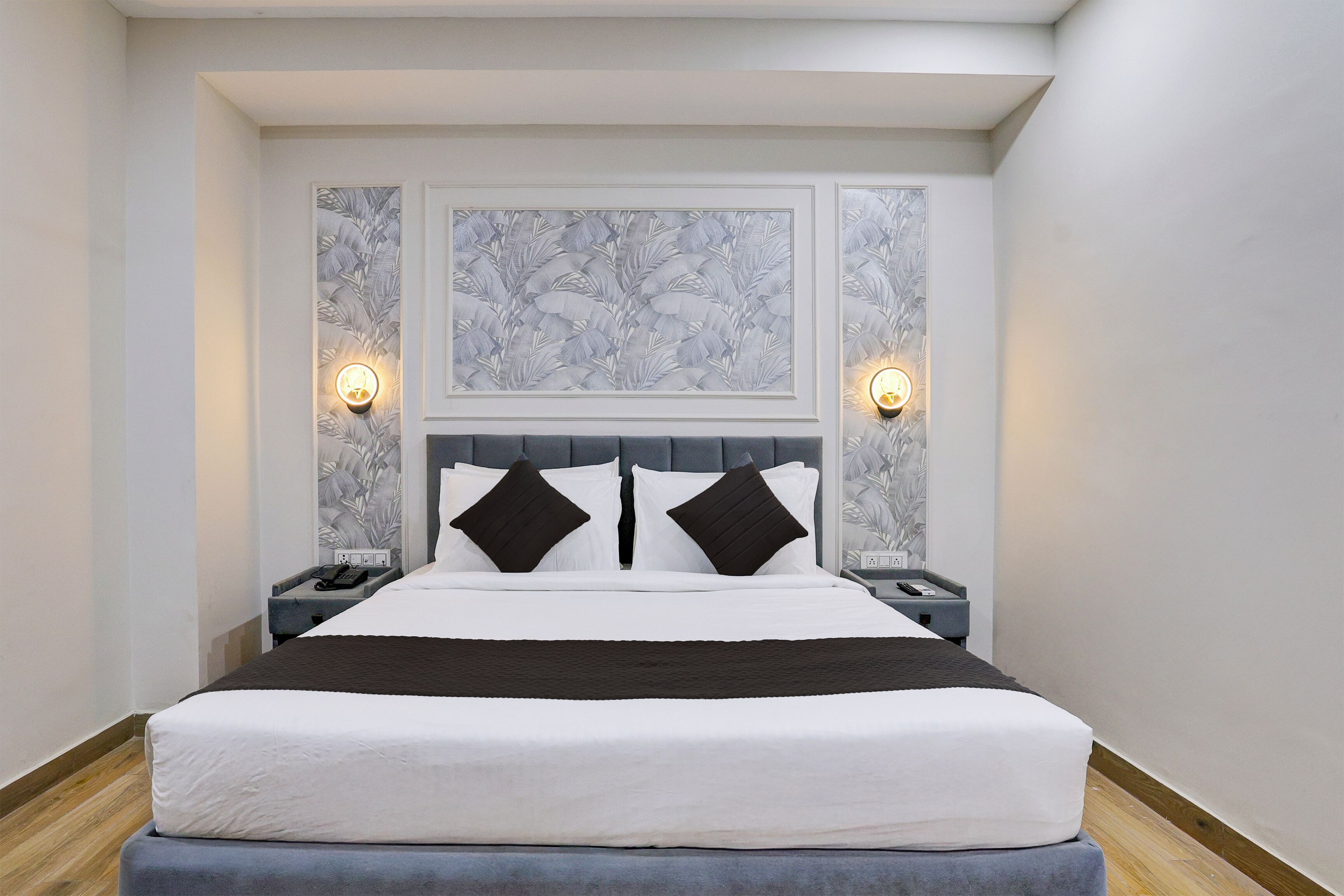 Quarto casal luxo, vista para a cidade | Ferros/tábuas de passar roupa, Wi-Fi de cortesia