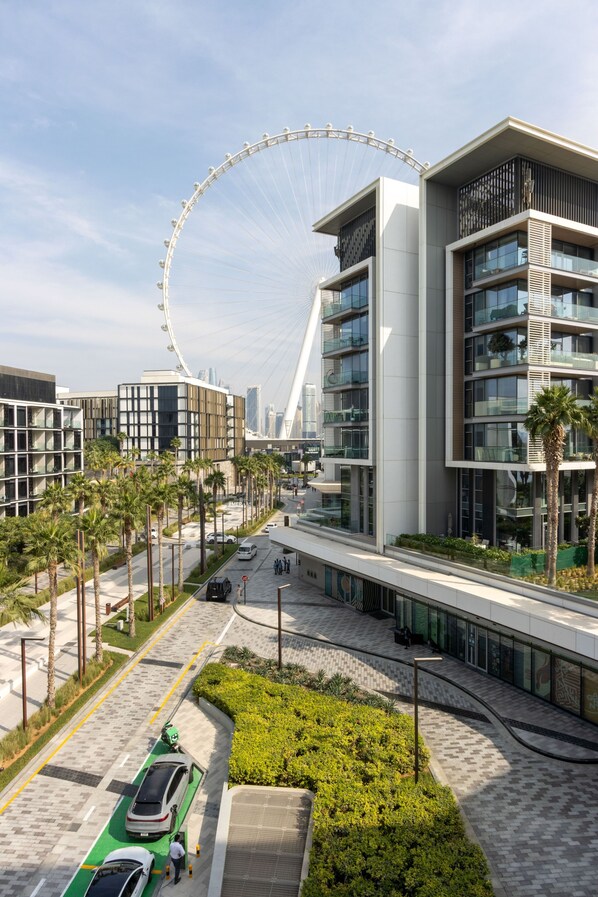 Bluewaters 2B | Iconic Ain Dubai and Sea View Reviews, Deals & Photos ...