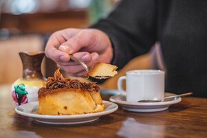 Café da manhã feito na hora grátis todos os dias