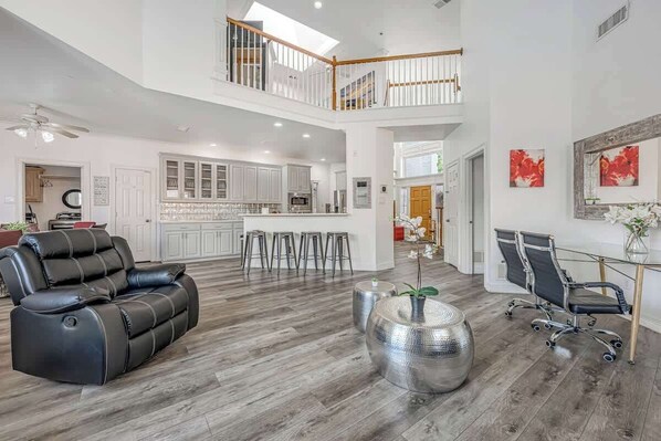 Luxurious | Pool Oasis | PS5 | 5BR 4 BA | Aquarium Reviews, Deals ...