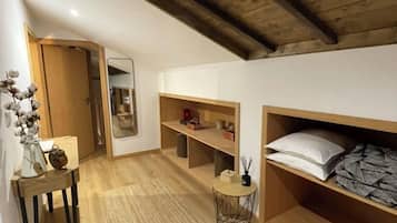 Quarto casal conforto, vista para a montanha | Wi-Fi de cortesia, roupa de cama