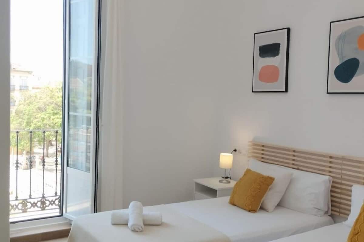 Apartamento, 2 quartos, não fumadores, Vista para a cidade | Com decoração personalizada, com mobília individualizada, secretária