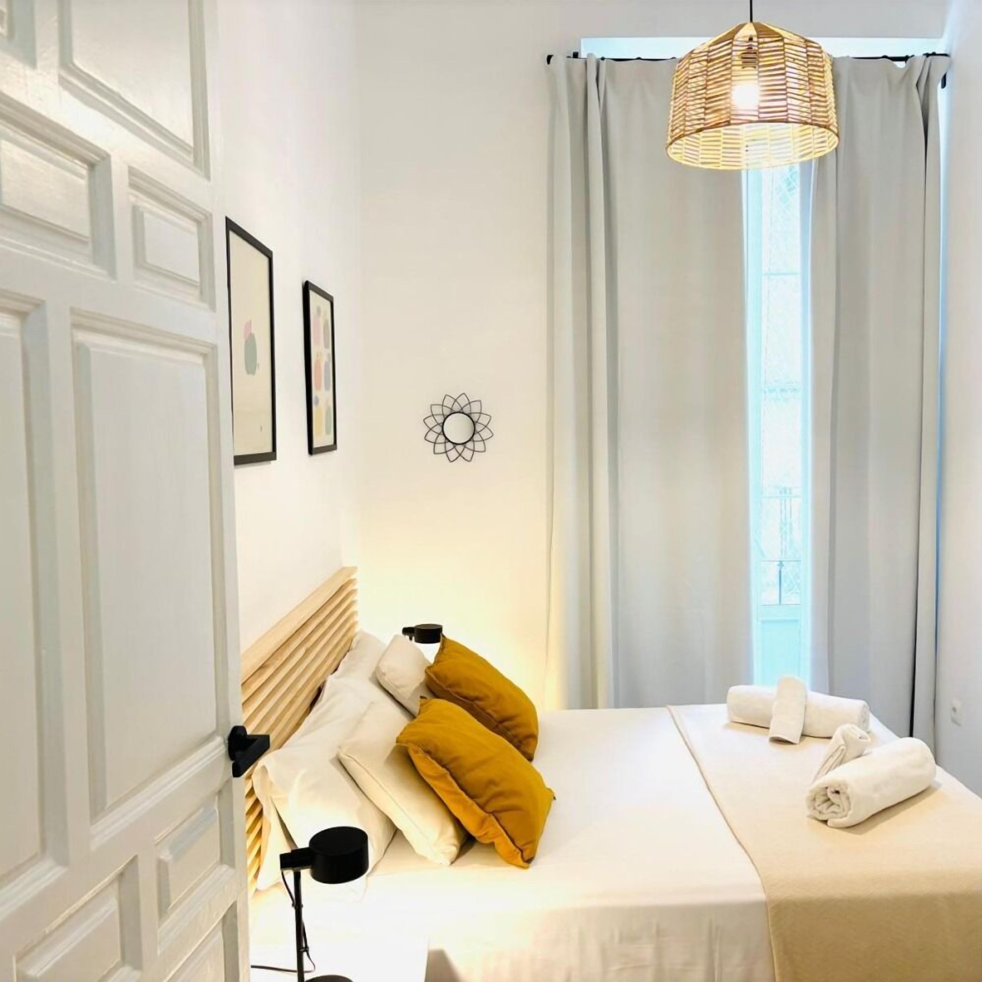 Apartamento, 2 quartos, frigorífico | Com decoração personalizada, com mobília individualizada, secretária 