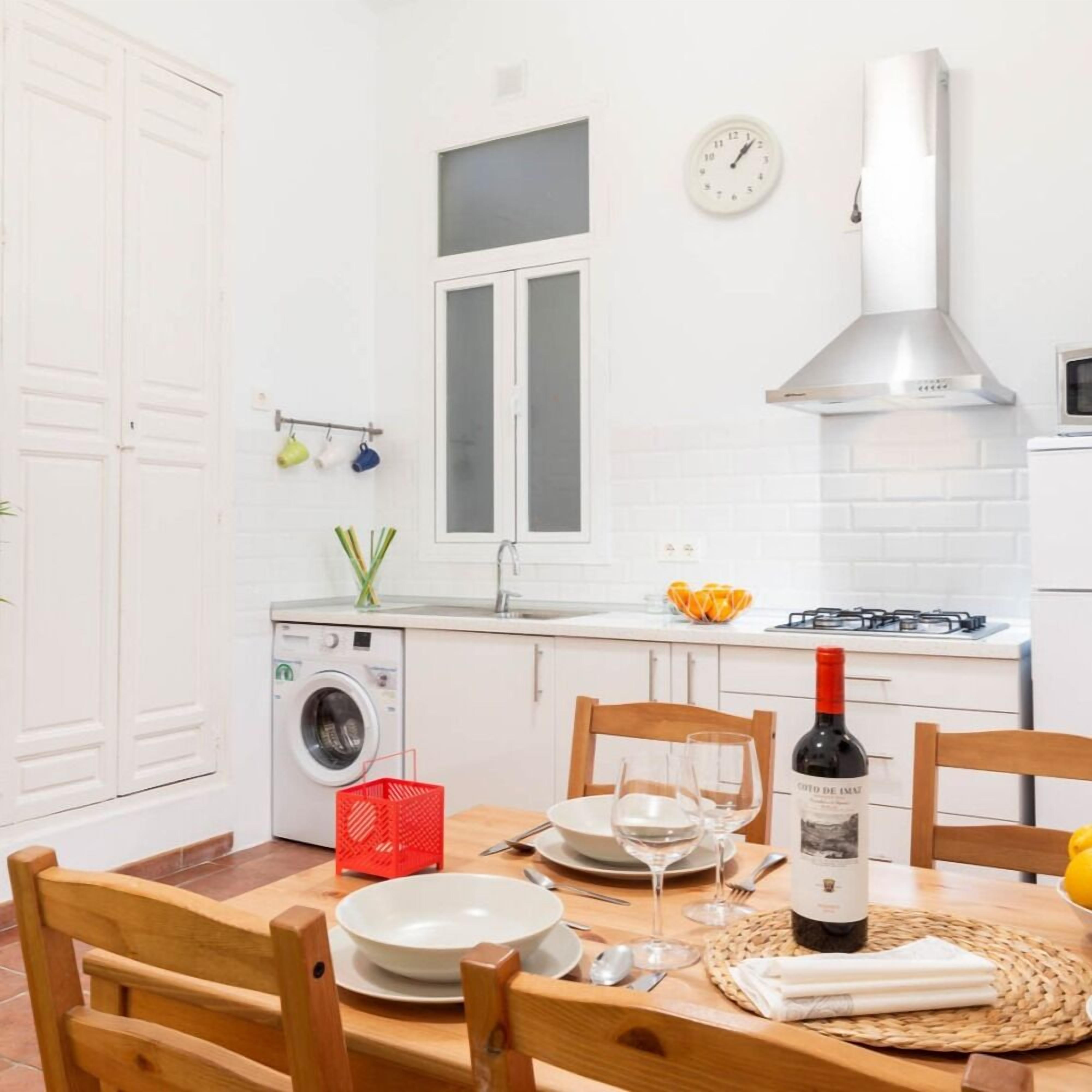 Apartamento, 2 quartos, não fumadores | Cozinha privada | Uma cafeteira/bule, mesas de jantar 