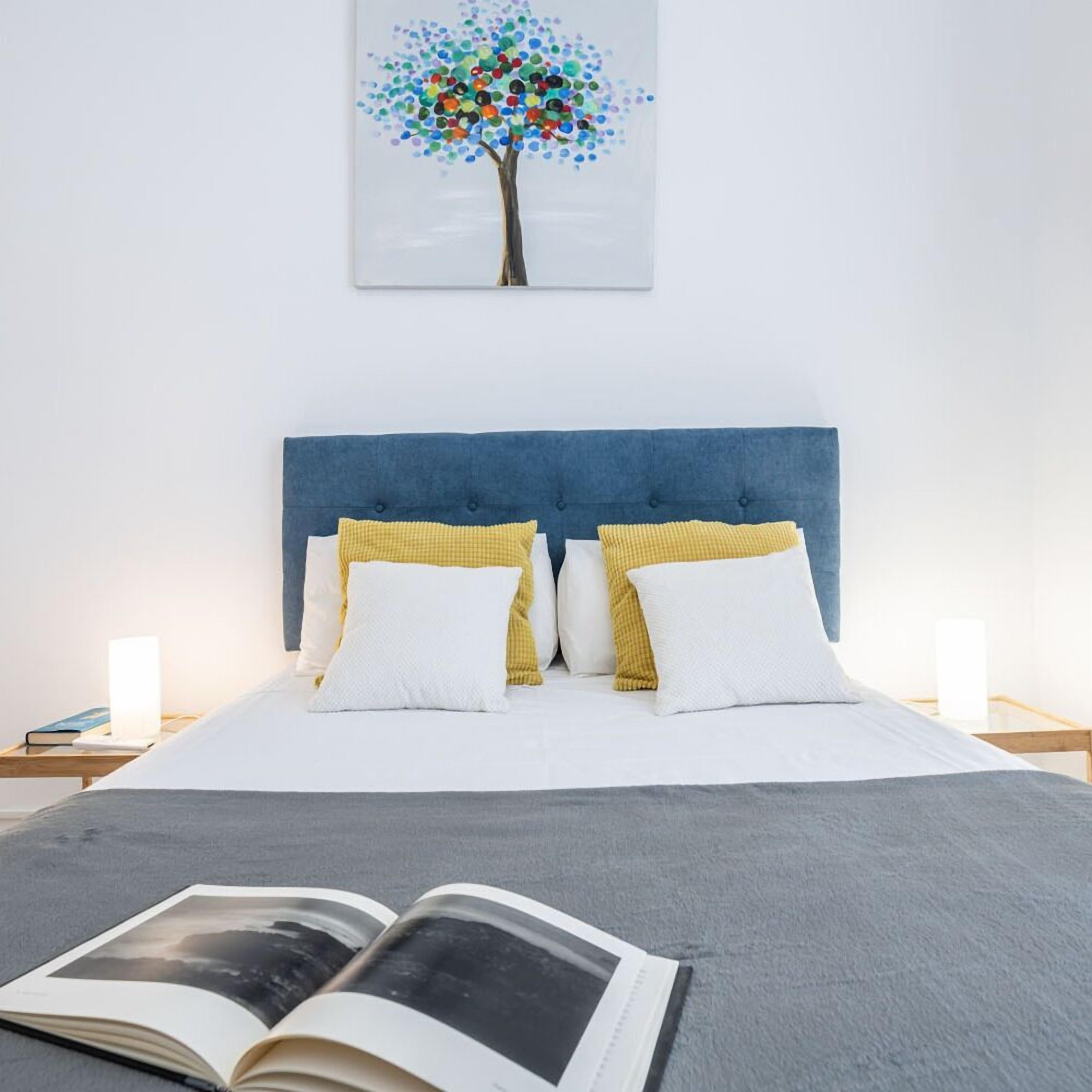 Com decoração personalizada, com mobília individualizada, secretária 