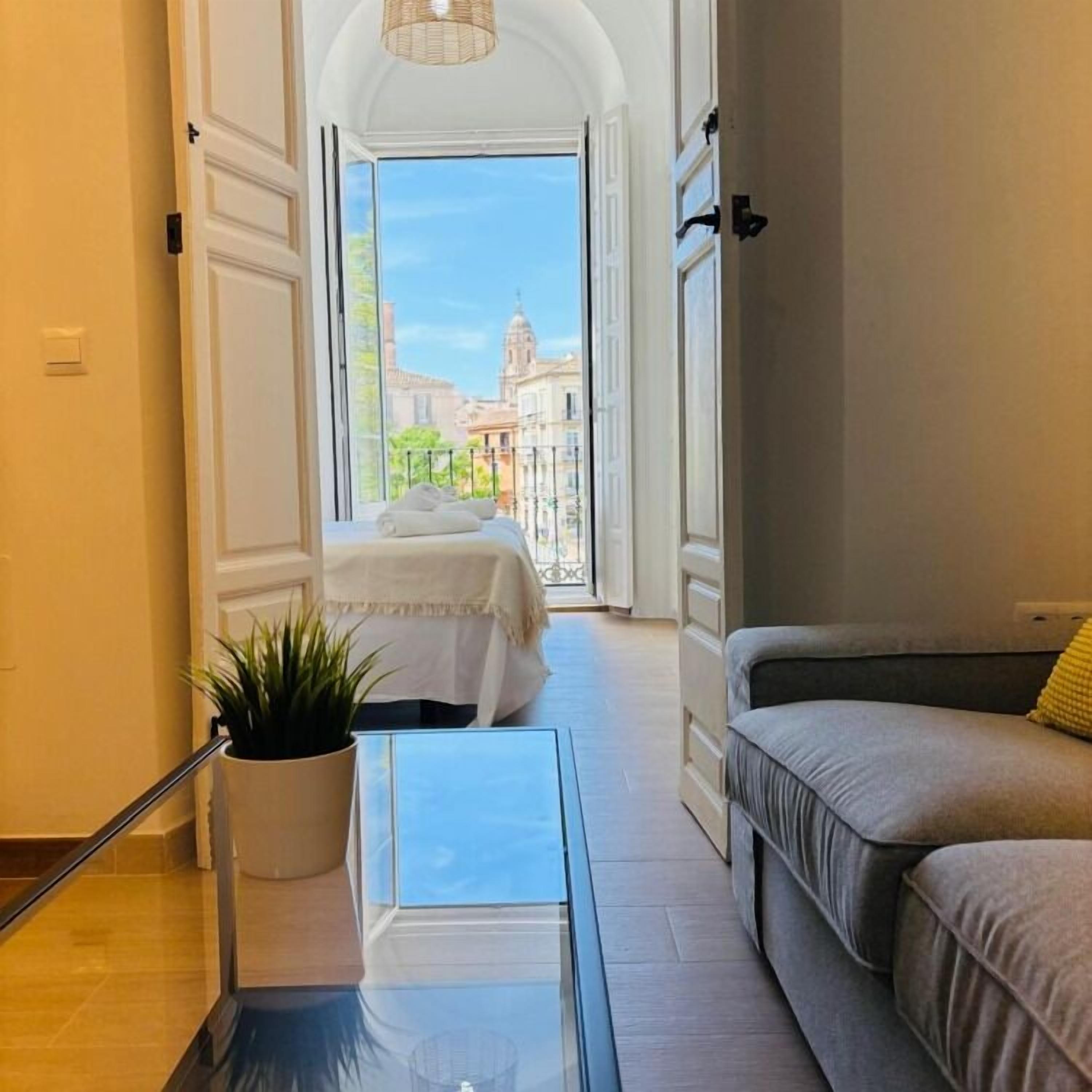 Apartamento, 3 quartos, frigorífico, Vista para a cidade | Com decoração personalizada, com mobília individualizada, secretária 