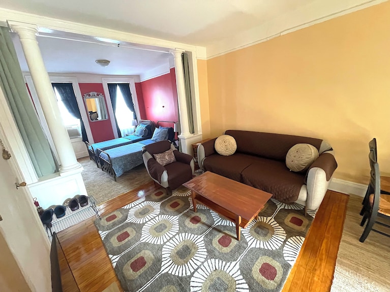 Sunlit Brownstone Haven Near Nyc - Jersey