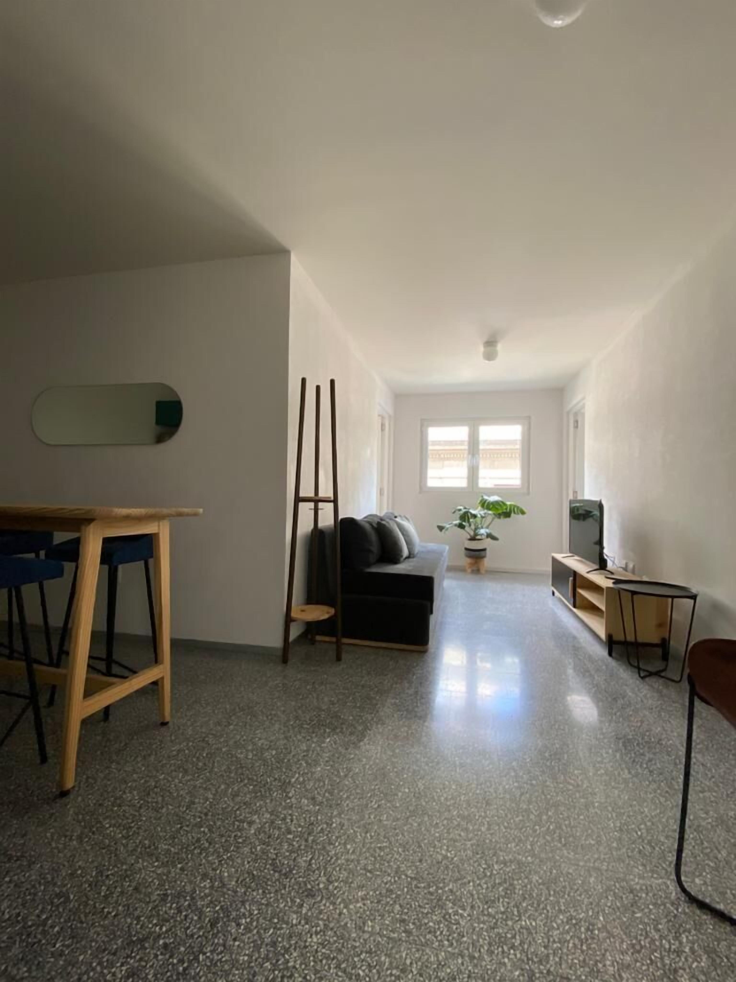 Apartamento Familiar | Sala de estar | Televisor de ecrã plano de 30 polegadas com canais por cabo 