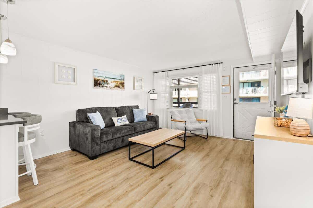 Wharf & Waves Retreat | Beach Block - Ocean City, MD