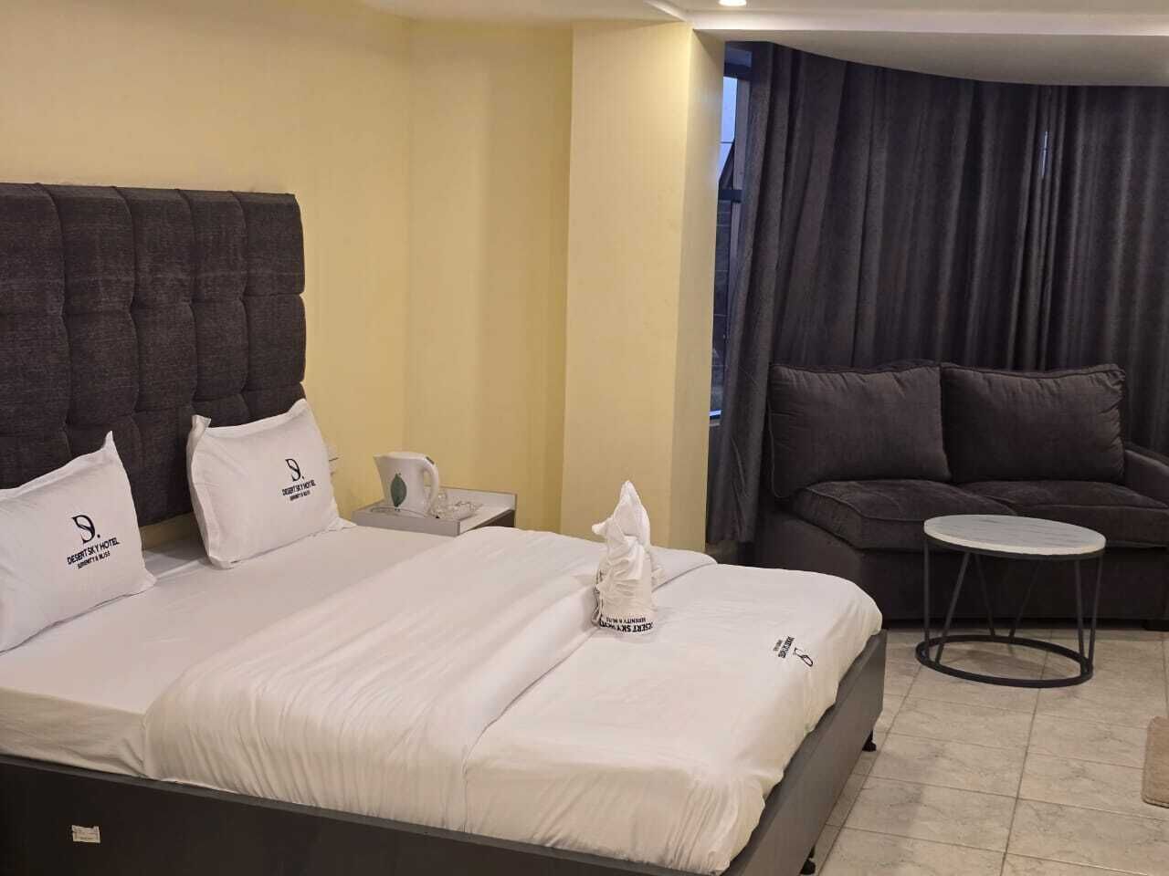 Quarto casal luxo | Wi-Fi de cortesia, roupa de cama