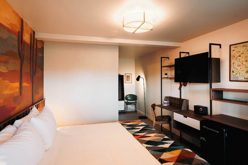 Neon Cactus Crashpad | La Vista Motel | 213 - Denver