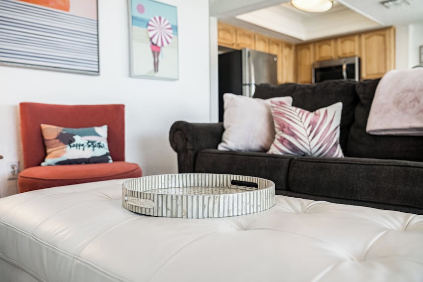 Condo Del Mar - Charming Fourplex W/ Heated Pool, Beach Equipment, Game Room, & Steps To The Beach - Clearwater