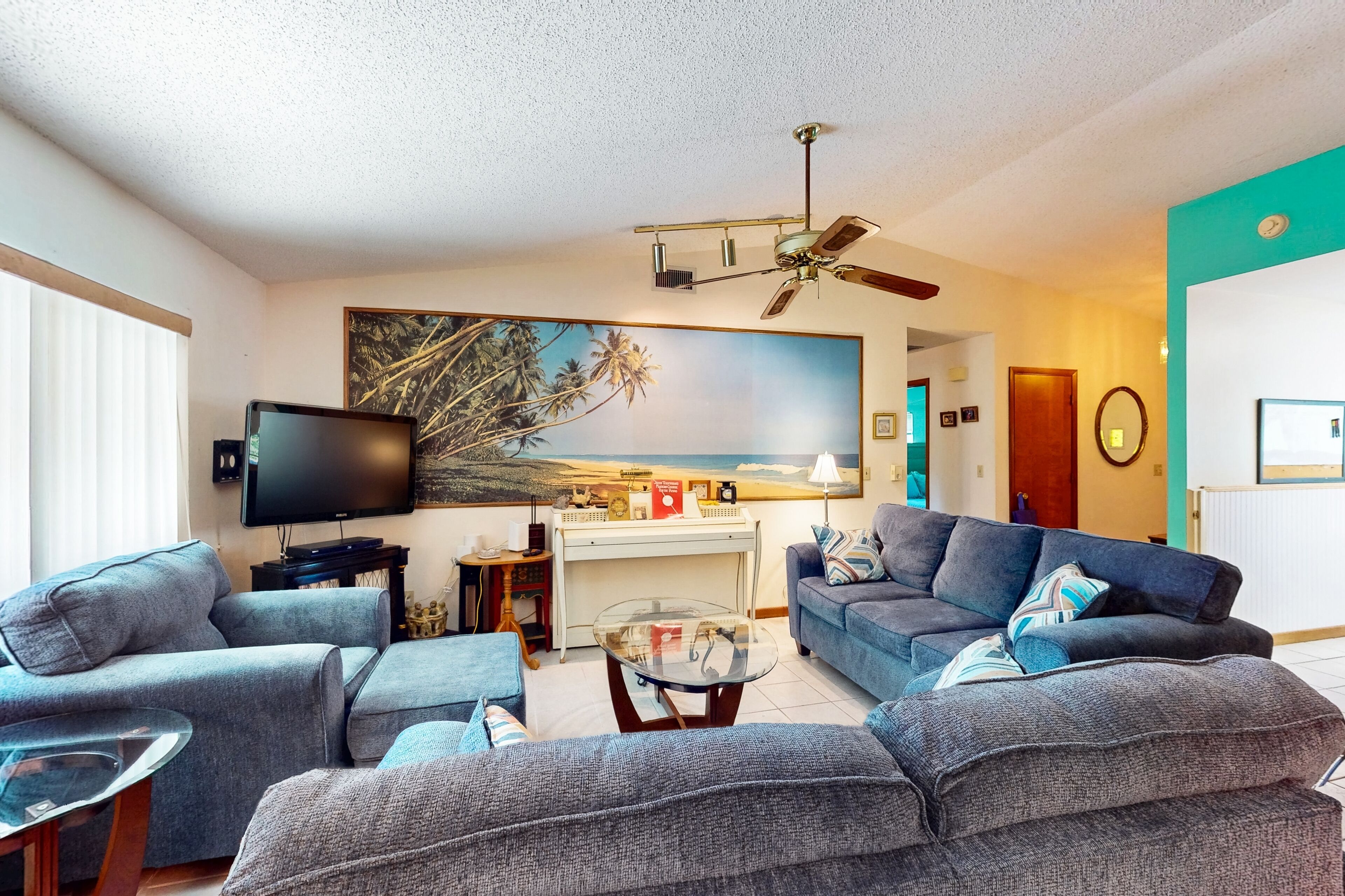 Bright Singlelevel Coastal Stay With Glass Sunroom & Prime Beachside Location! ️ - Vero Beach, FL