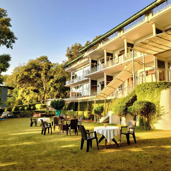 The Pine Oak Resort - Uttarakhand