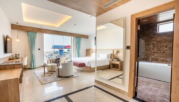 Quarto Executivo | Minibar, secretária, secretária adequada para computadores portáteis 