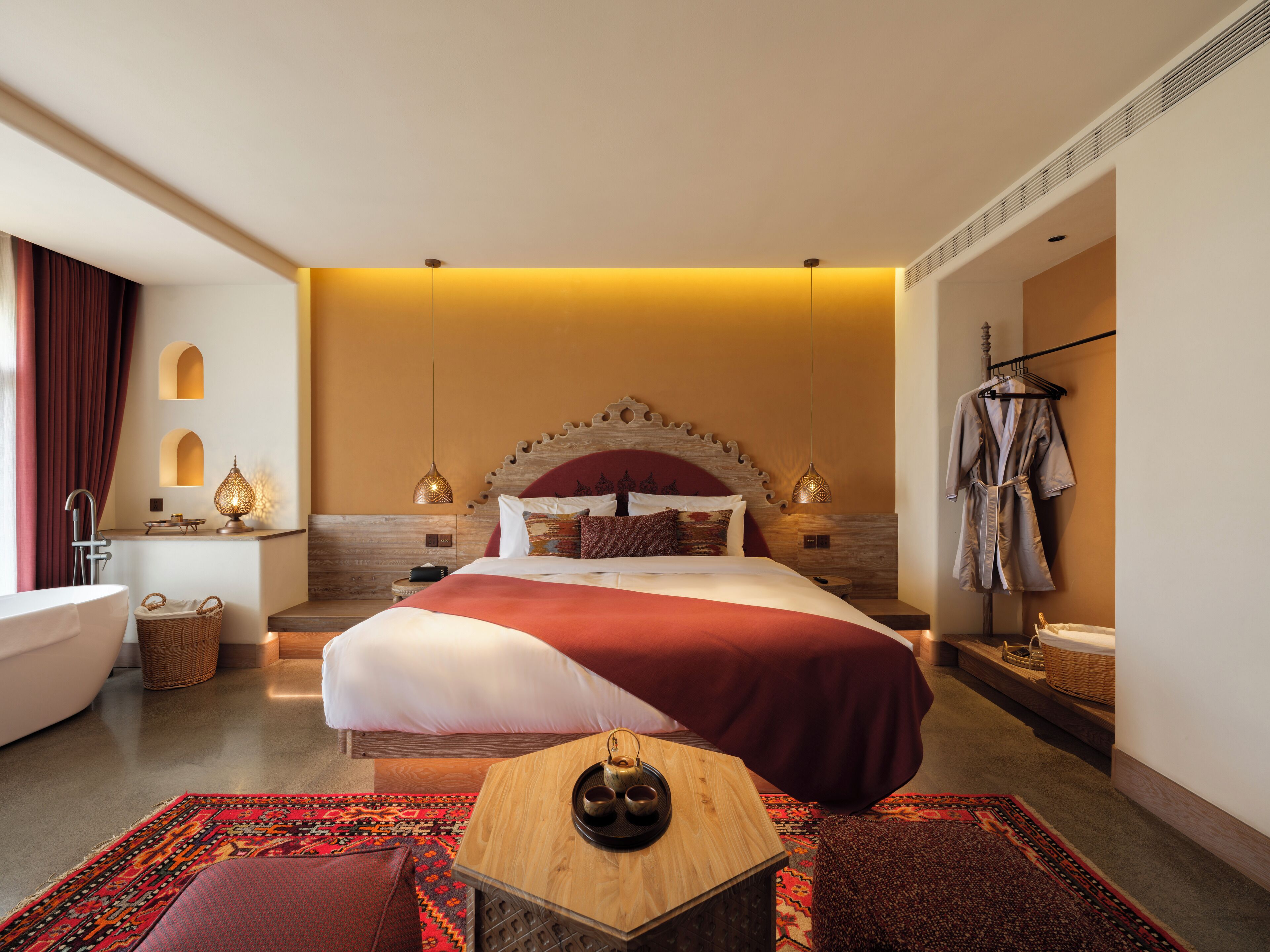 Quarto casal superior | Frigobar (abastecido com itens grátis), individualmente decorados