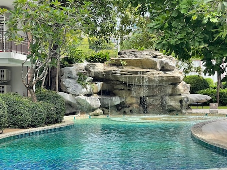 2 piscinas exteriores