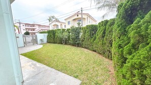 Casa família, varanda, vista para o jardim | Terraço/pátio