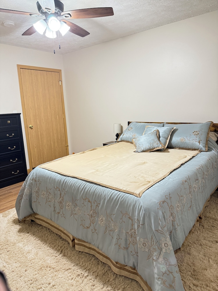 Hay Rake Country Acres-Peaceful Getaway - 4BR, 2BA - Sleeps 8 ...