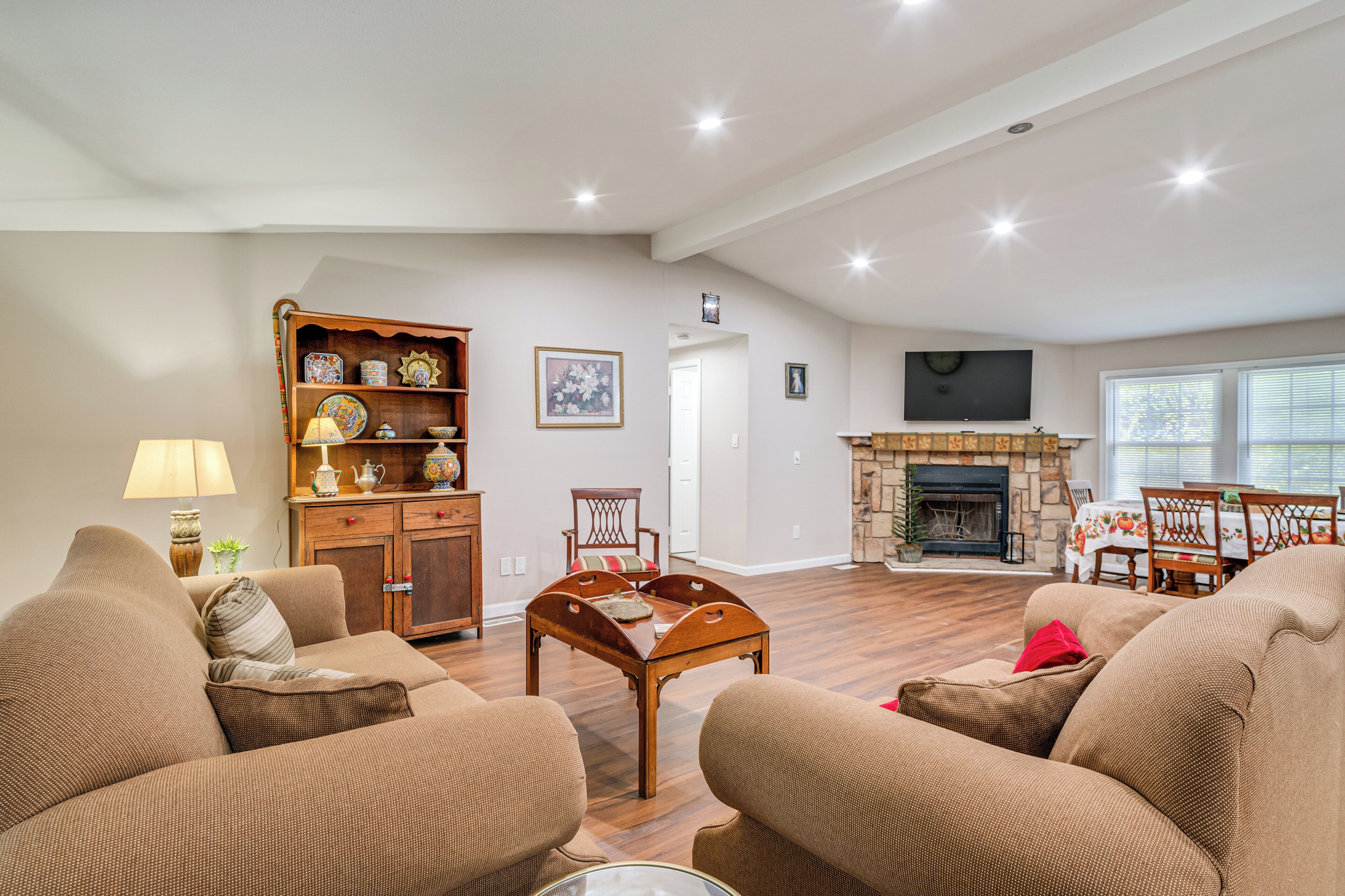 Hike & Relax: Tranquil Wooded Escape In Hockley - Stagecoach, TX