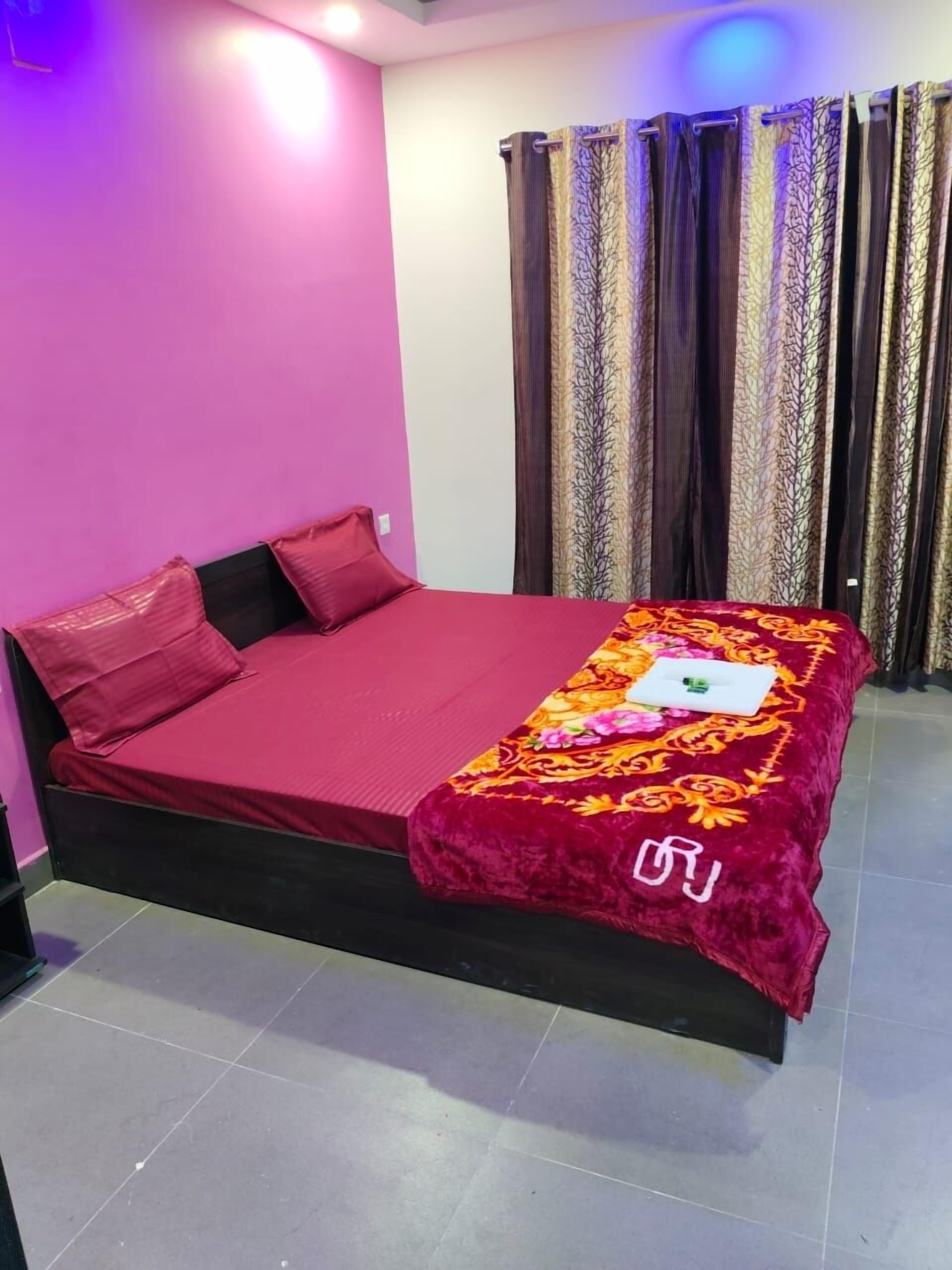 Quarto Duplo Deluxe, vista para o mar | Secretária, secretária adequada para computadores portáteis 