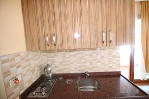 Quarto Clássico, 1 quarto, varanda | Secretária, Wi-fi grátis, roupa de cama fornecida 