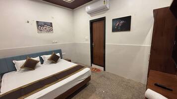 Quarto Duplo Deluxe | Secretária adequada para computadores portáteis, Wi-fi grátis