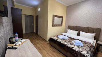 Quarto Duplo Standard, Vista para a cidade | Cofre no quarto, ferro/tábua de engomar, Wi-fi grátis