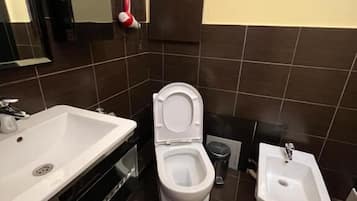 Quarto Duplo Standard, Vista para a cidade | Cofre no quarto, ferro/tábua de engomar, Wi-fi grátis