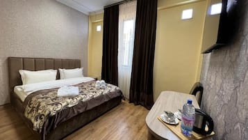 Quarto Duplo Standard, Vista para a cidade | Cofre no quarto, ferro/tábua de engomar, Wi-fi grátis