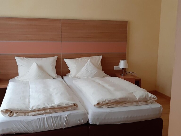 Linden's Pension-restaurant - Double Room Shower/wc - Saarburg