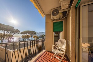 Apartamento, 1 quarto, vista para o mar | Sacada