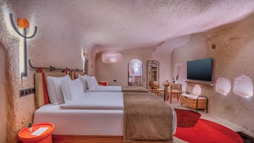 Quarto Duplo ou Twin Tradicional, Vista para a cidade | Roupa de alta qualidade, minibar, cofre no quarto, secretária