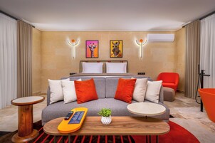 Quarto Duplo Premium | Roupa de alta qualidade, minibar, cofre no quarto, secretária 