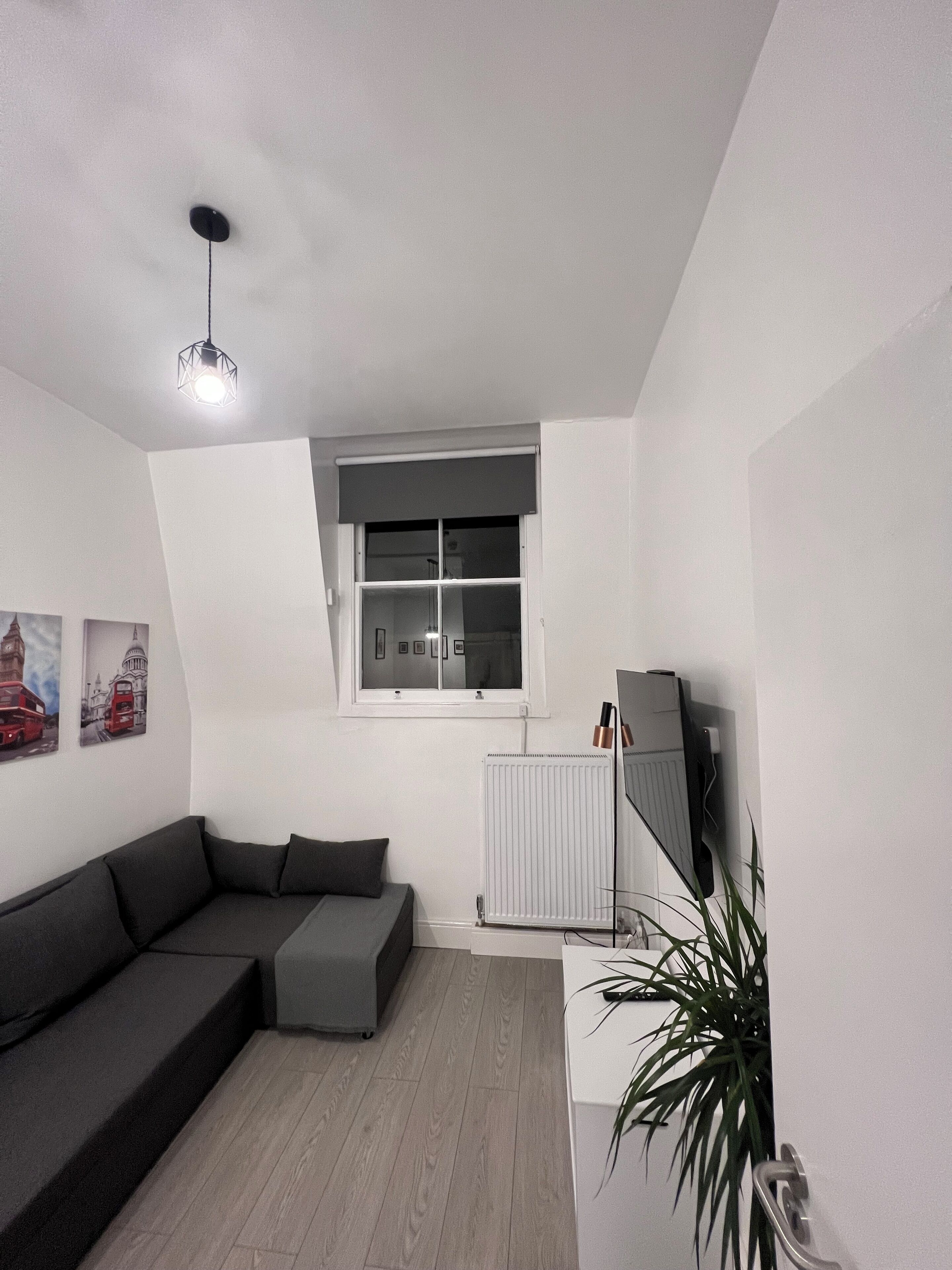 2 Bed Apartment In Central London On 3rd Floor - Newly Refurbished - No Lift - Bloomsbury