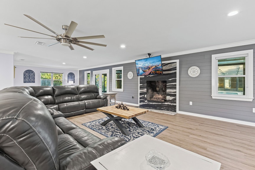 Spacious 4-bedroom House In Lovely Mobile With Stunning Enclosed Pool - Big Creek Lake, AL