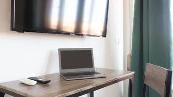 Secretária, quartos insonorizados, Wi-fi grátis