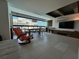 Apartamento | Área de estar | TV