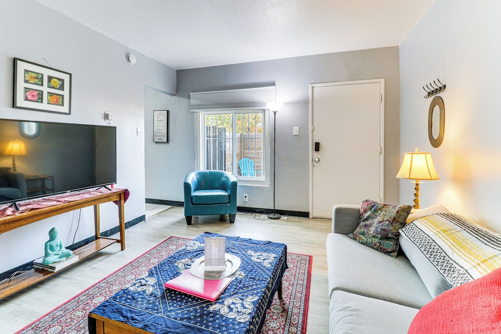 1 Mi To Unm! Albuquerque Home W/ Fire Pit & Bbq - Albuquerque, NM