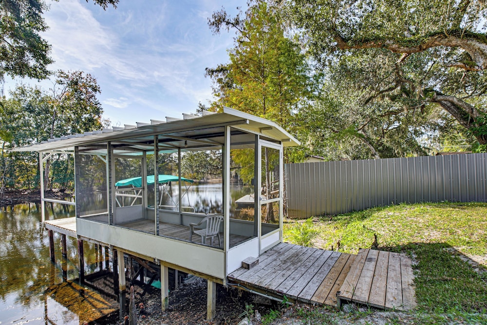 Riverfront Floral City Stay W/ Dock & Hot Tub! - Inverness, FL