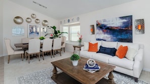 Casa, 4 quartos | Sala de estar