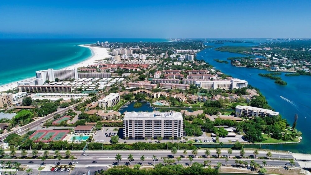 Anchorage Resort Top Floor 2 Bedroom Condo With Gulf Views 2 Condo - Siesta Key, FL