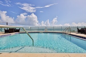 Apartamento em Condomínio Fechado, 2 quartos | Piscina