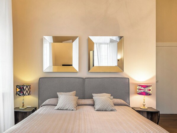 Quarto luxo | Escrivaninha, Wi-Fi de cortesia, roupa de cama