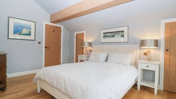 3 quartos, individualmente decorados, individualmente mobiliados