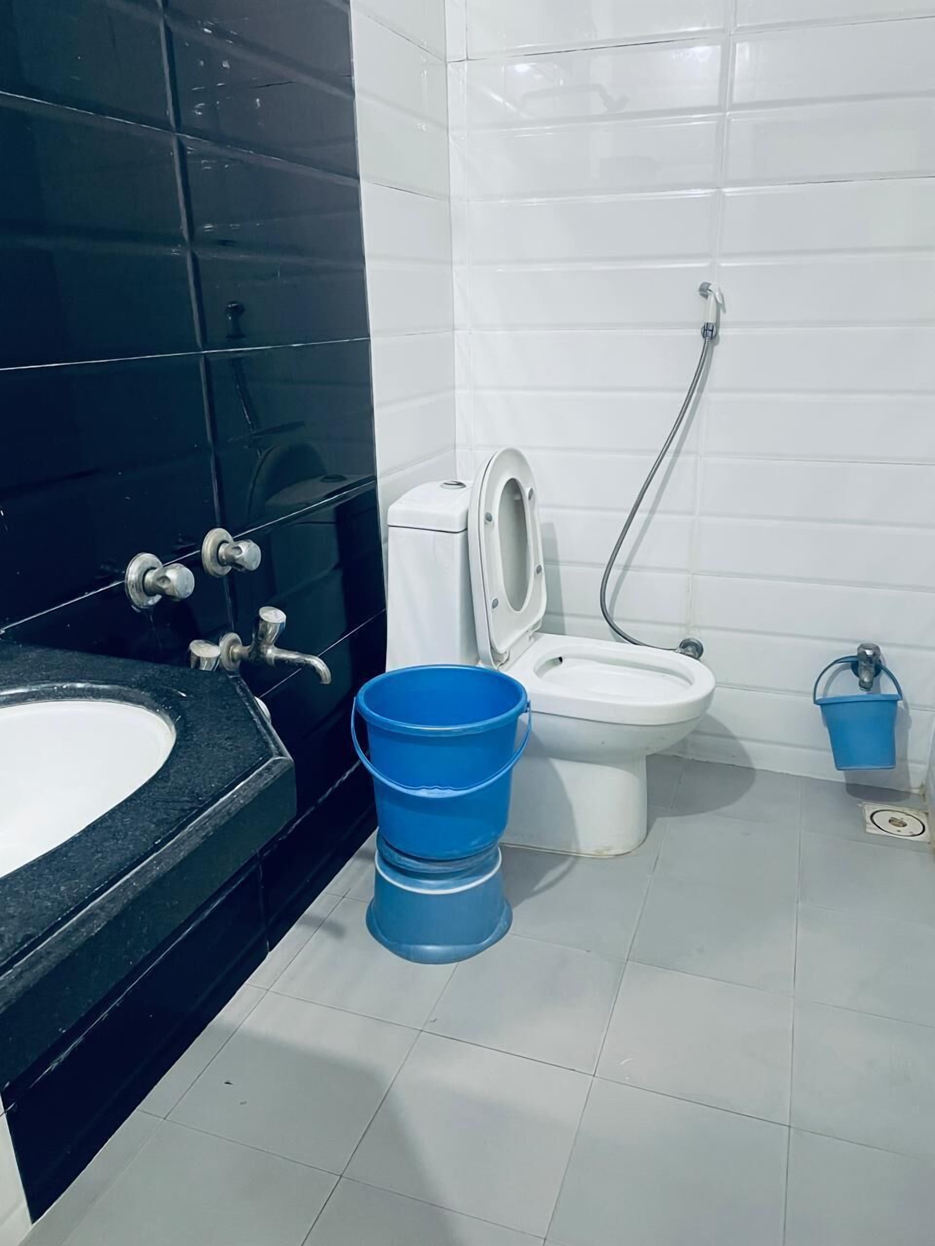 Quarto Deluxe | Casa de banho | Um polibã, toalhas fornecidas, sabão, champô 