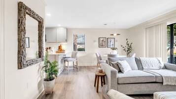 Apartamento em Condomínio Fechado (Beachwood Villas 1G - The Nest at Se) | Sala de estar